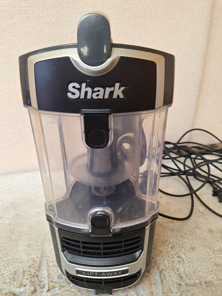 CLEARANCE*** Shark UV725 Navigator Lift-Away with Self Cleaning Br ...